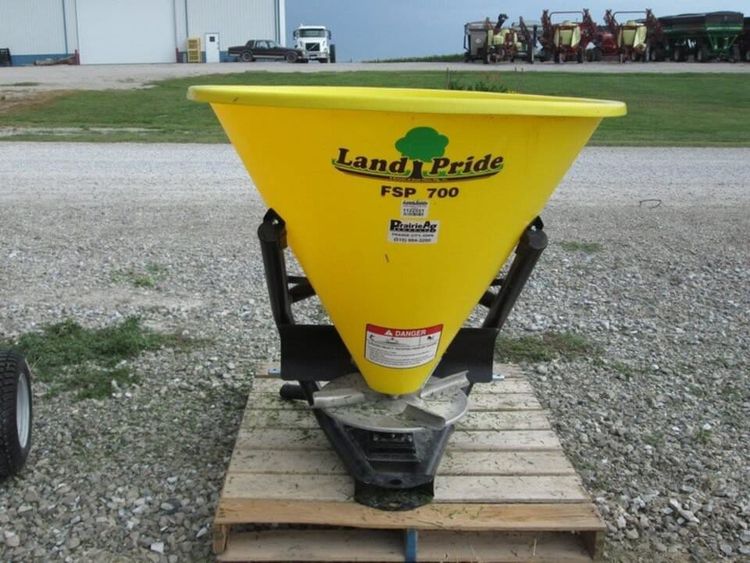 Land Pride FSP700 Fertilizer Spreader 700 Lb 3Pt Cat